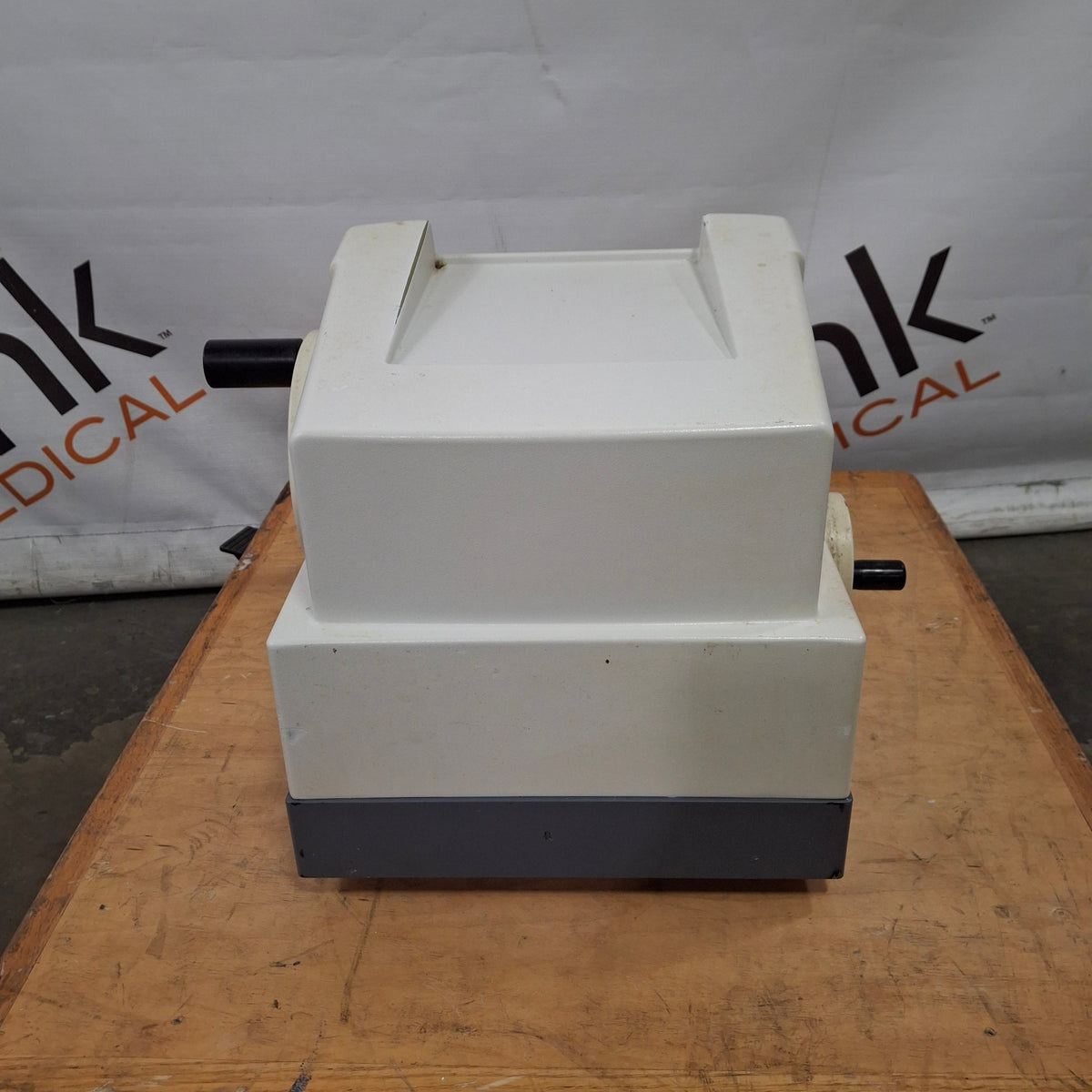 SAKURA Accu-Cut SRM Rotary Microtome