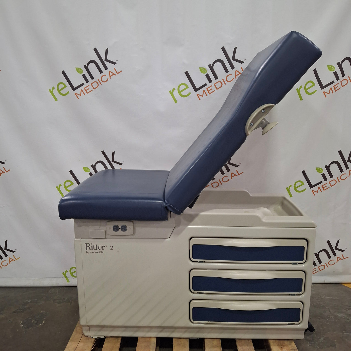 Midmark 204 Exam Table