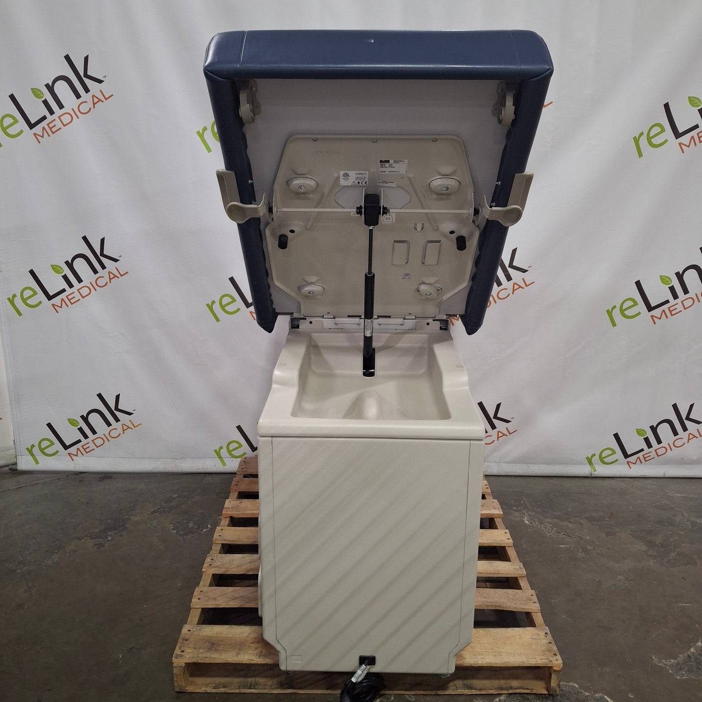 Midmark 204 Exam Table